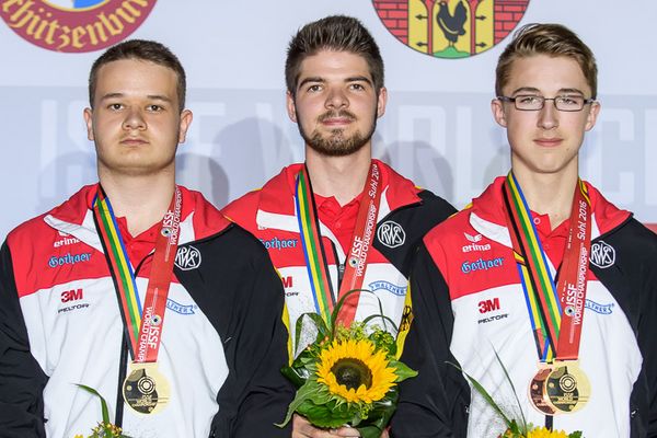 Mannschafts-Gold zum WM-Auftakt
